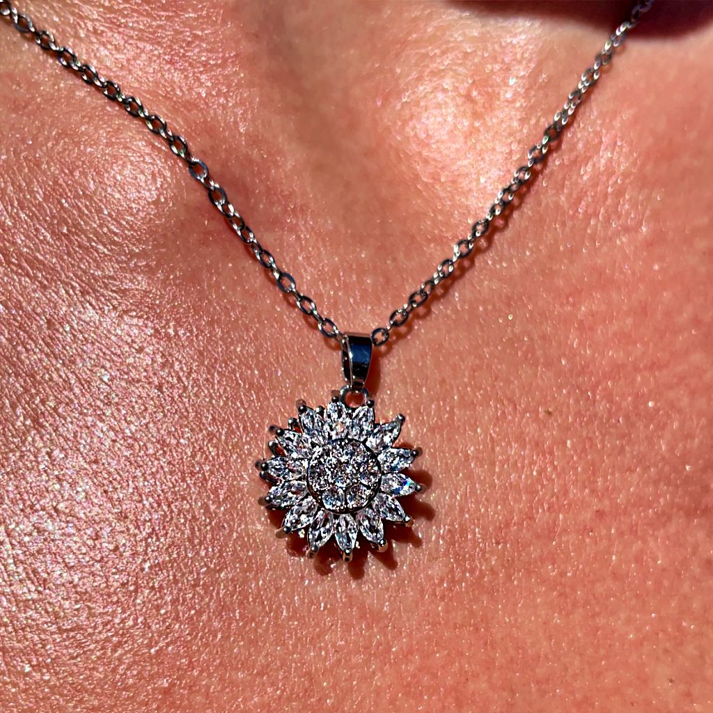 Buy Dainty Spinning Flower Necklace Online - OurCoordinates